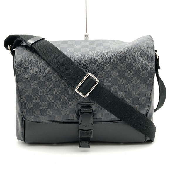 Louis Vuitton | Bags | Louis Vuitton Messenger Mm Shoulder Bag Black ...